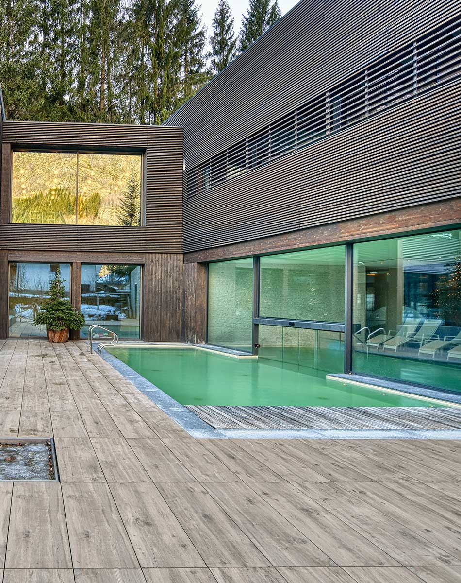 Facciata continua vetrata con montanti e traversi in alluminio ...